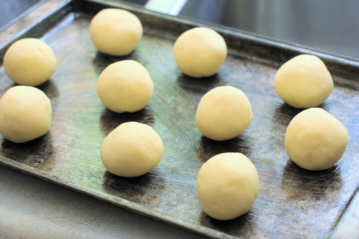 Pan de Yuca (the best warm cheesy buns from Colombia) | Kitchen Frau